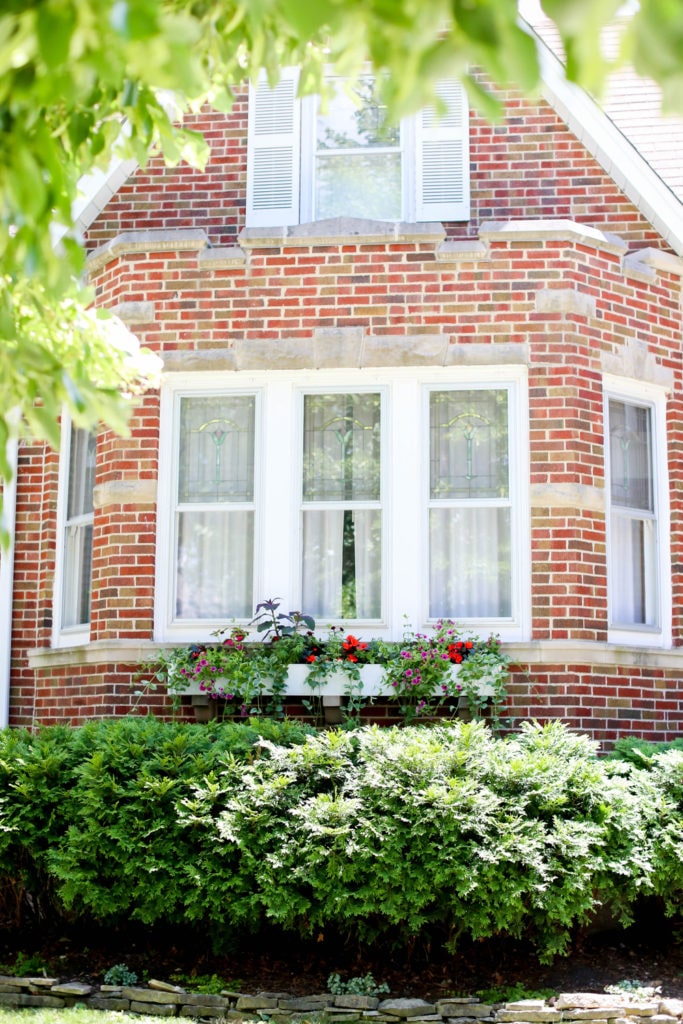 Do It Yourself: How To Build A Simple Cedar Window Box