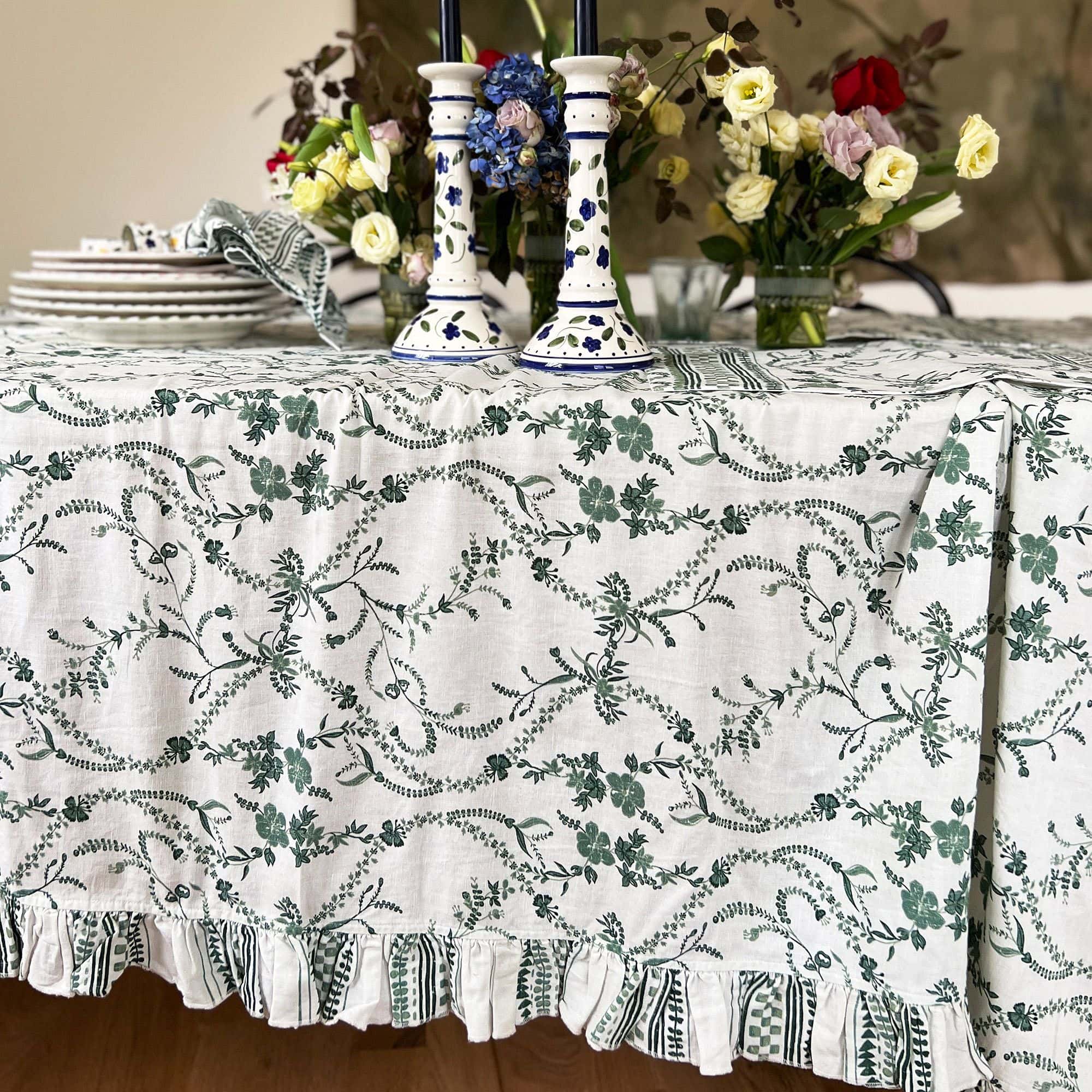 How to Curate an Outdoor Tablescape - Centered by Design